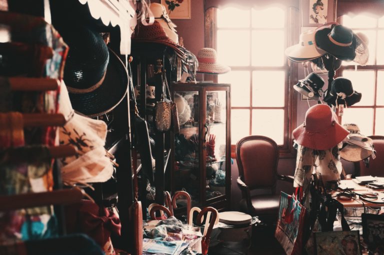 Early Christmas Shopping. Tips to help you save money, time & stress.